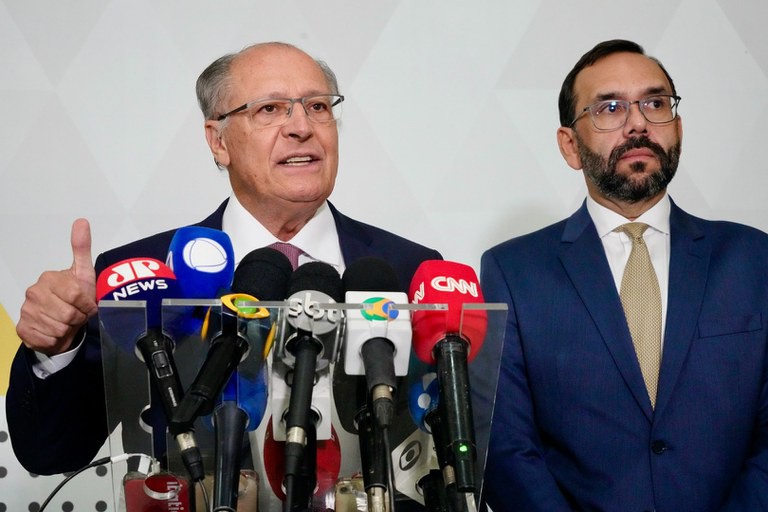 Em reunião com Lula, setor de eletroeletrônicos anuncia crescimento de ...